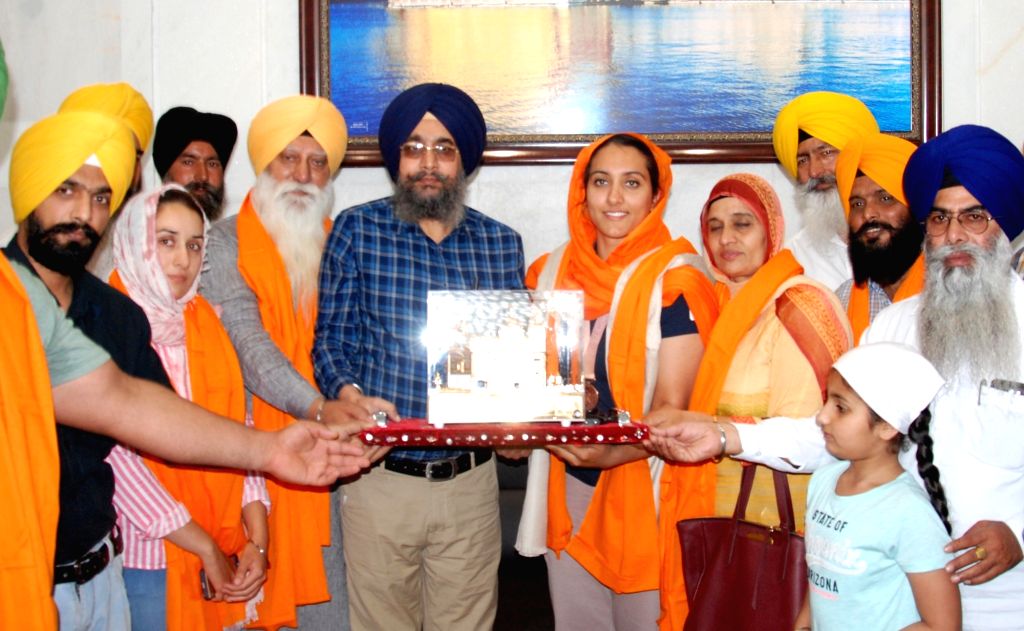 Navjeet Kaur Dhillon visits Golden Temple