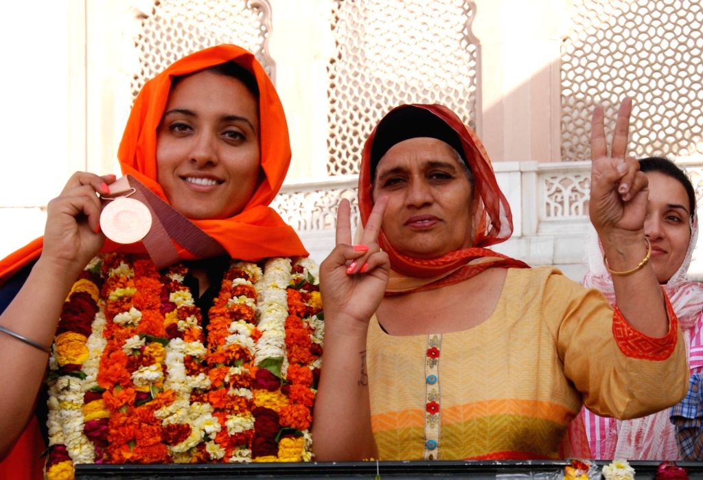 Navjeet Kaur Dhillon visits Golden Temple