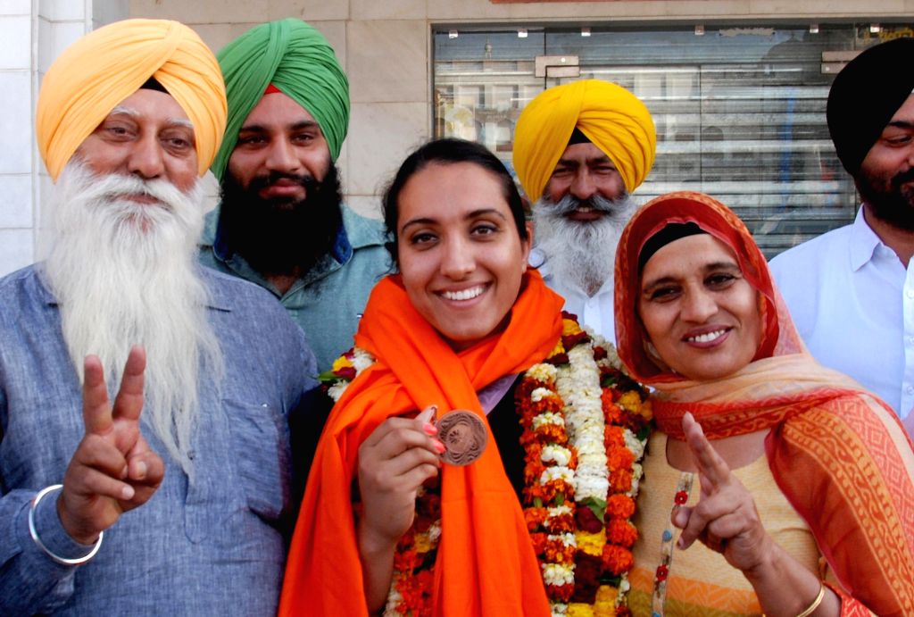 Navjeet Kaur Dhillon visits Golden Temple