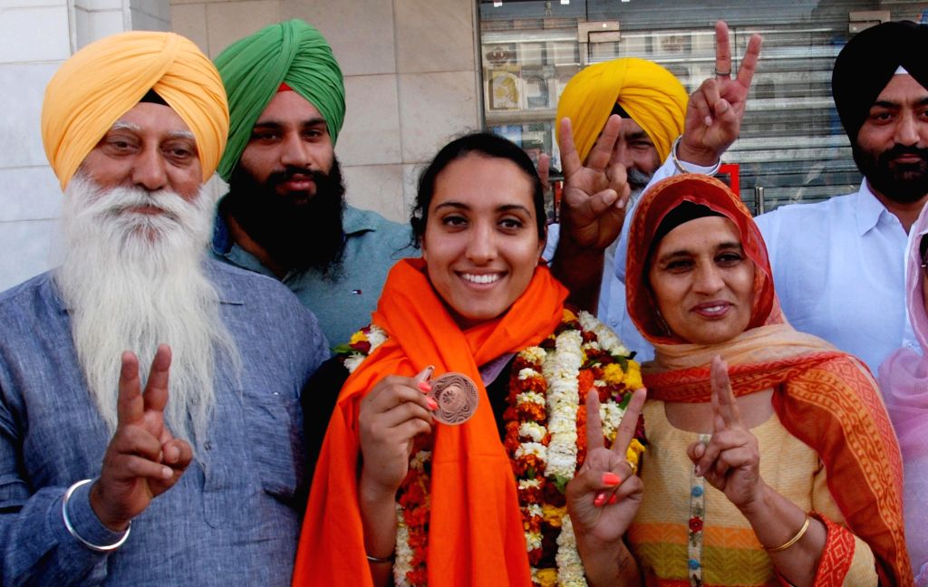 Navjeet Kaur Dhillon visits Golden Temple