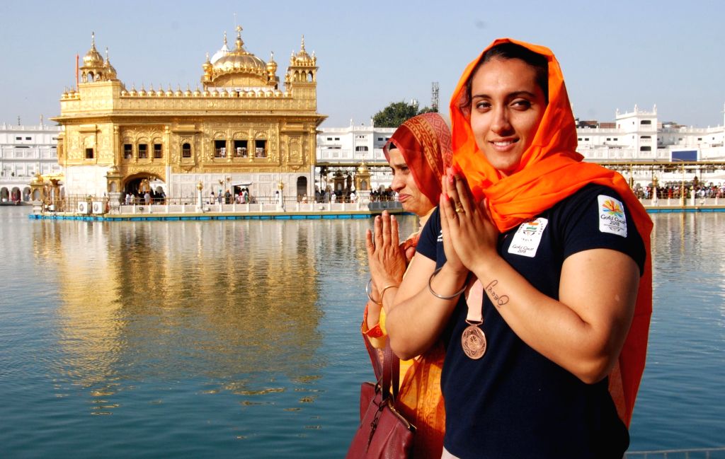 Navjeet Kaur Dhillon visits Golden Temple