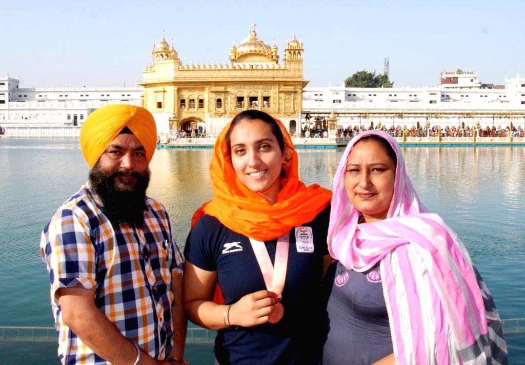 Navjeet Kaur Dhillon visits Golden Temple