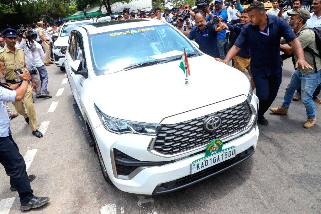 DK Shivakumar leaves Kaveri residence after key breakfast meeting
