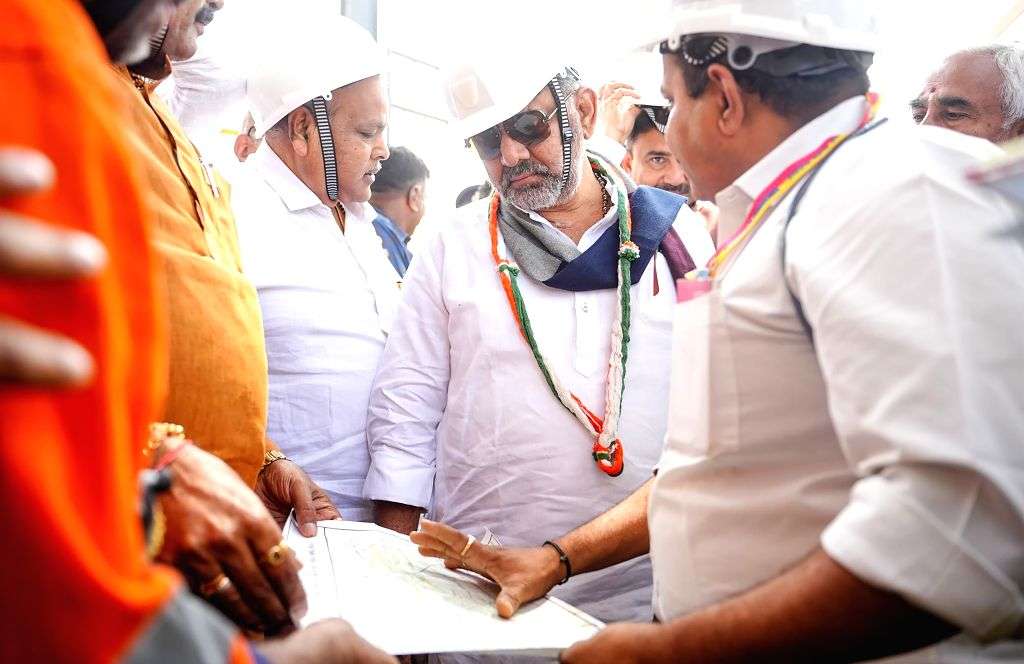 DK Shivakumar Visits Hutti Gold Mine in Raichur