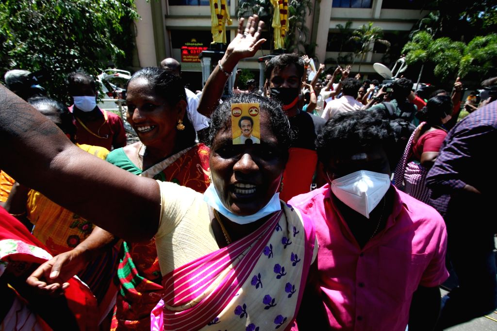 DMK Fans Begin Early Celebration As Party Takes Lead In Most ...