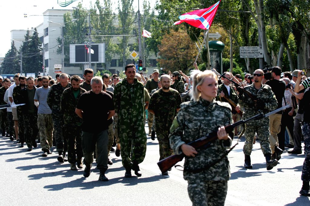The prisoners walk through the street in Donetsk
