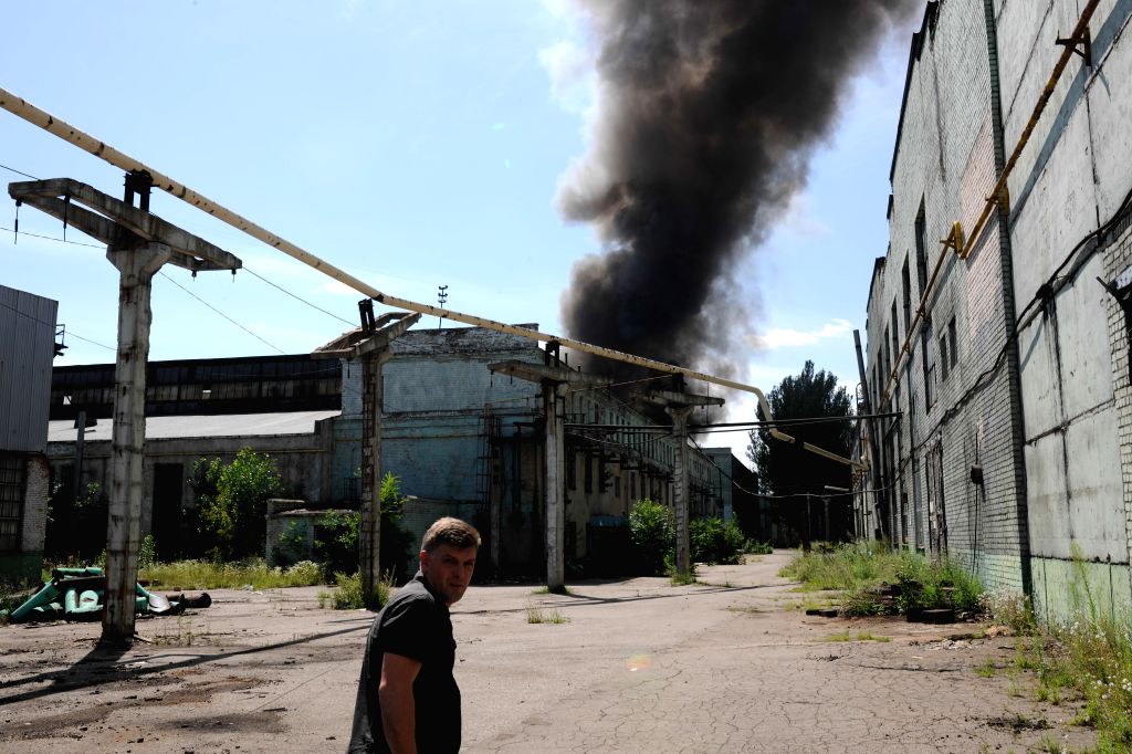 Heavy fighting erupted in the east Ukrainian city of Donetsk between ...