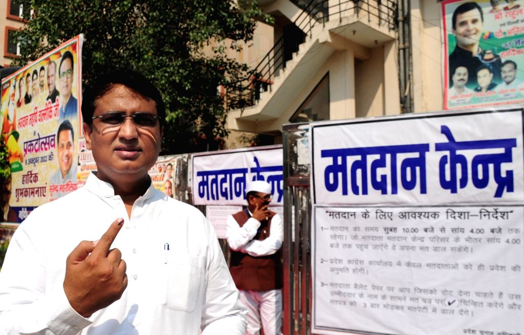 New Delhi : DPCC President Anil Chaudhary cast vote for congress ...