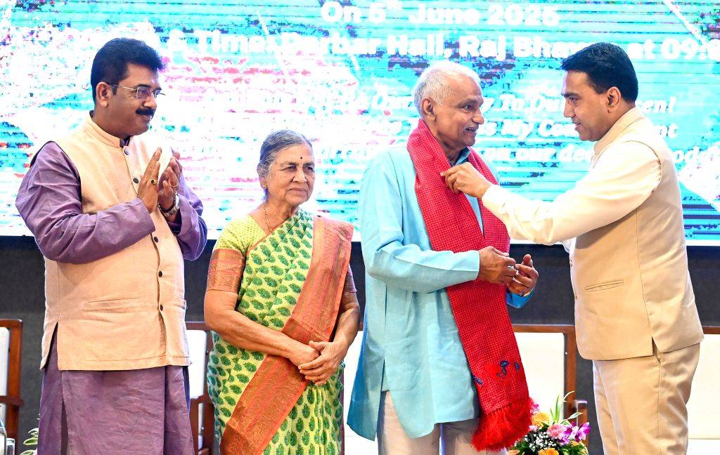 Dr Prakash Amte Interacts with Goa CM Dr Pramod Sawant on World ...