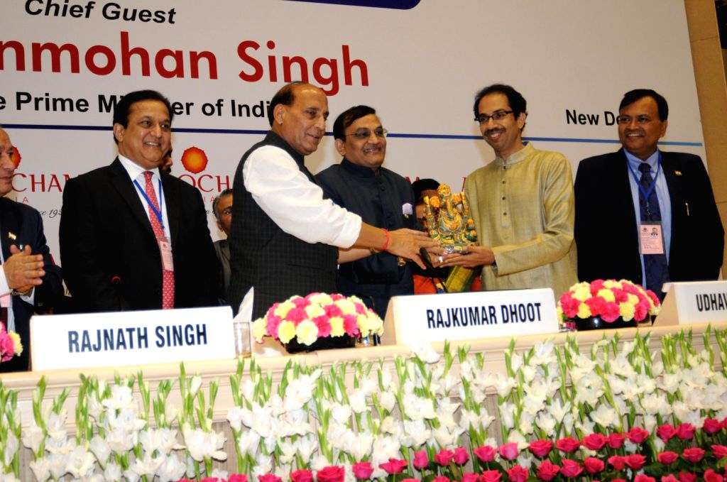 Dr. Rana Kapoor presenting the joint ASSOCHAM charter Vision 2014