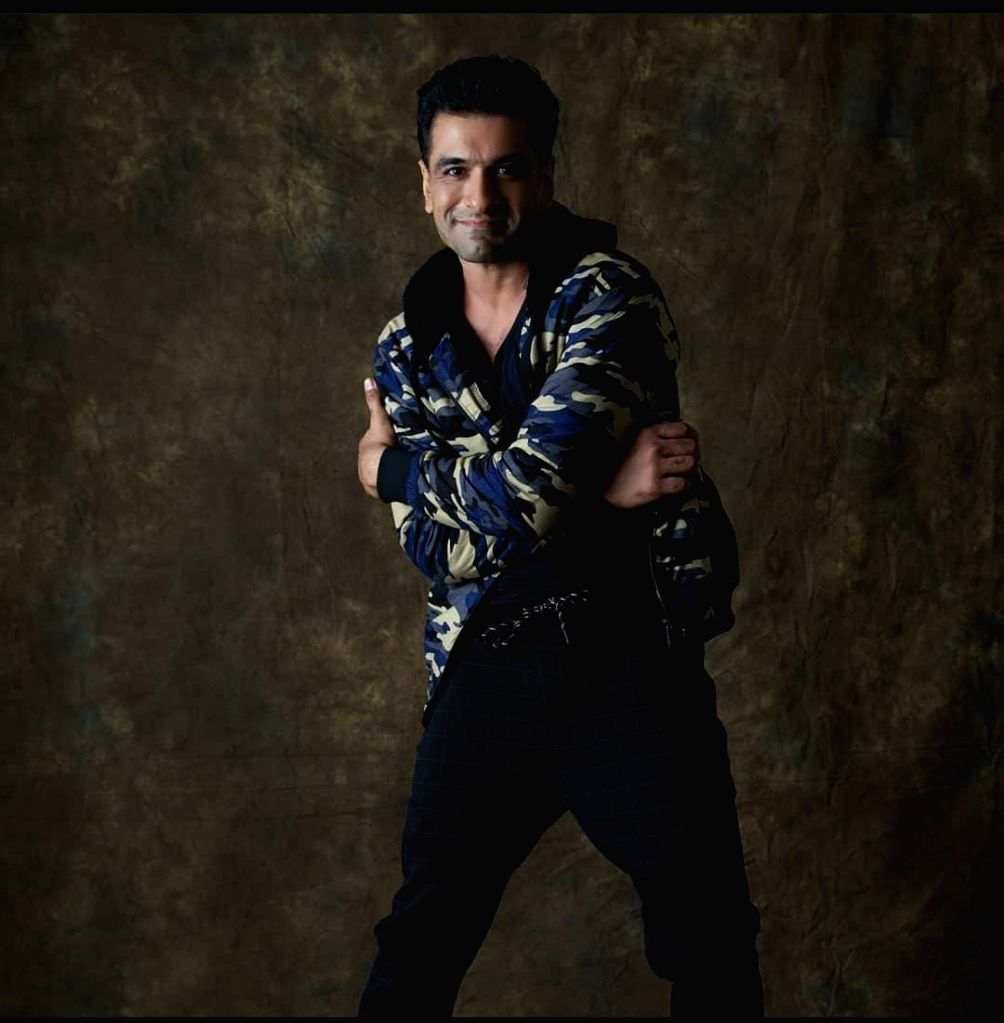 Eijaz Khan flaunts his romantic avatar in new music video 'Banjaran'