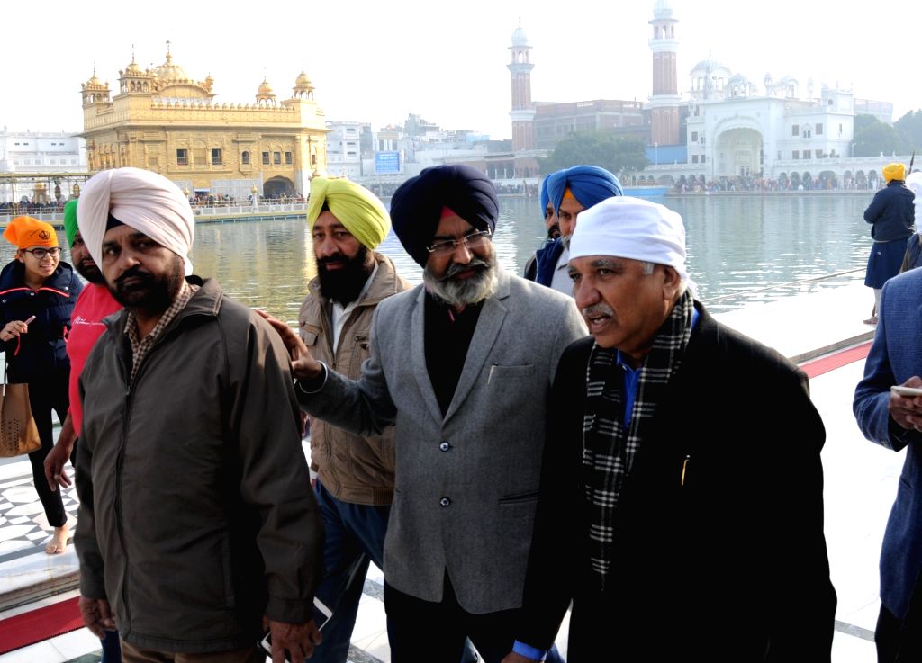 Election Commissioner Sunil Arora visits Golden temple