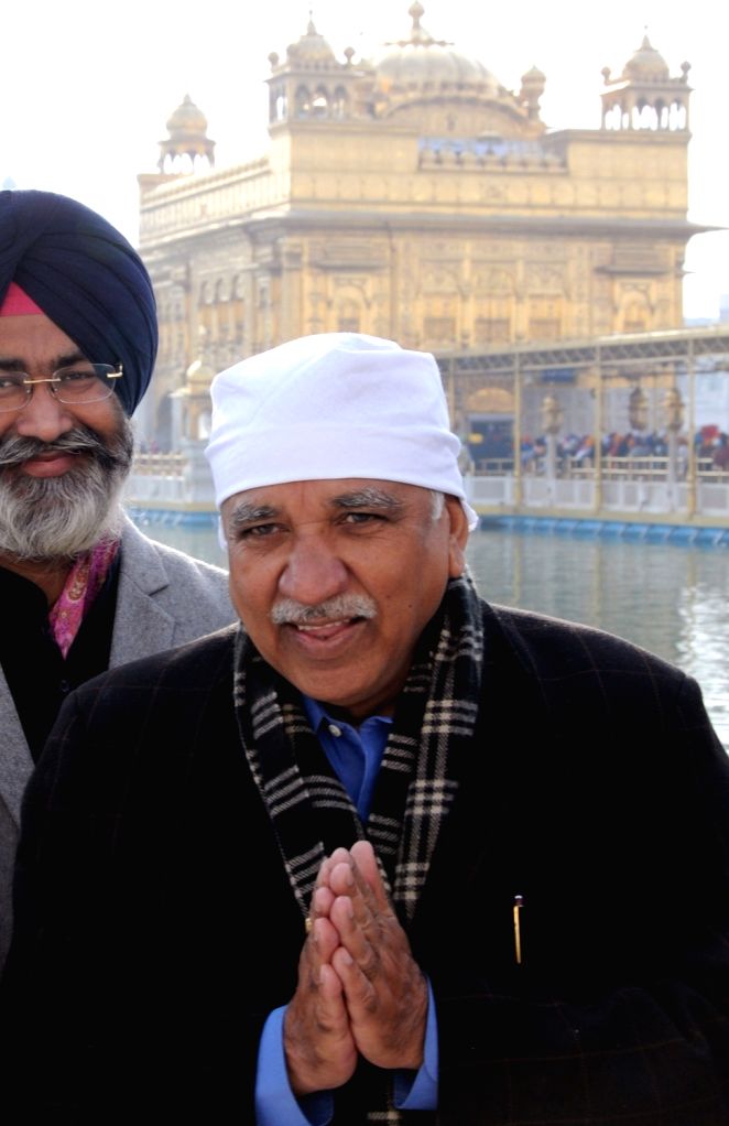 Election Commissioner Sunil Arora visits Golden temple