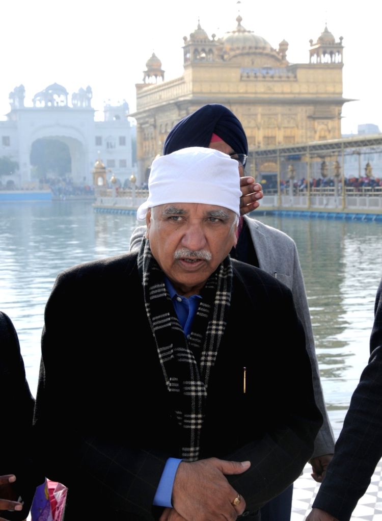 Election Commissioner Sunil Arora visits Golden temple