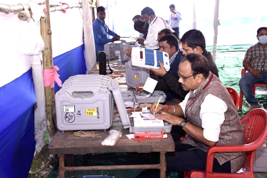 Free Photo: Patna: Election officials reseal control unit after carry ...