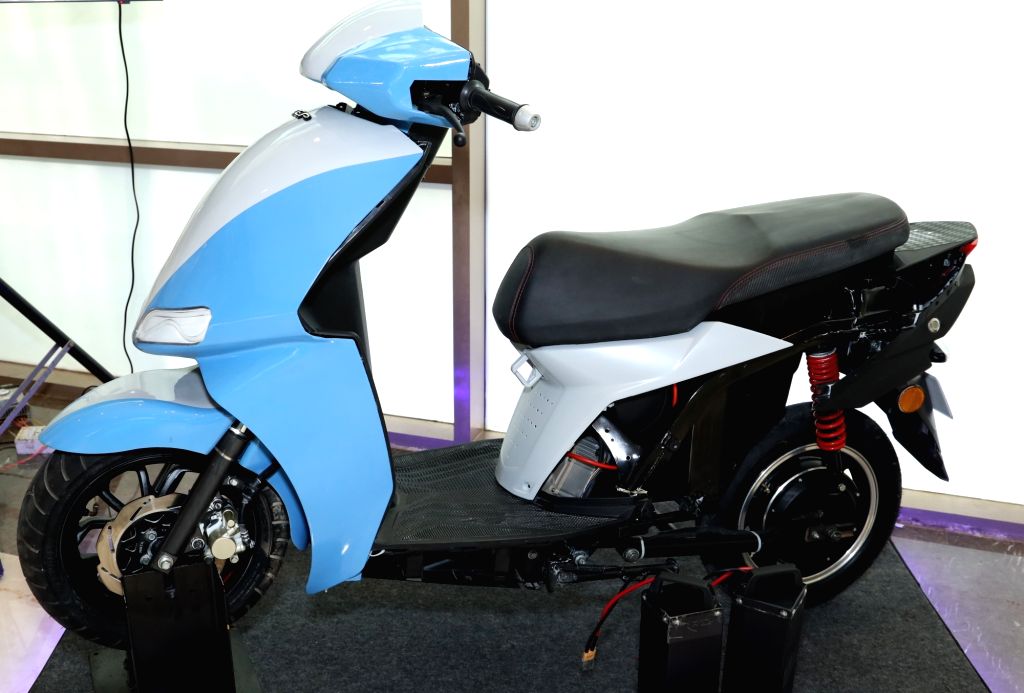 e-scooter will removable batteries to run 150 kms on one charge