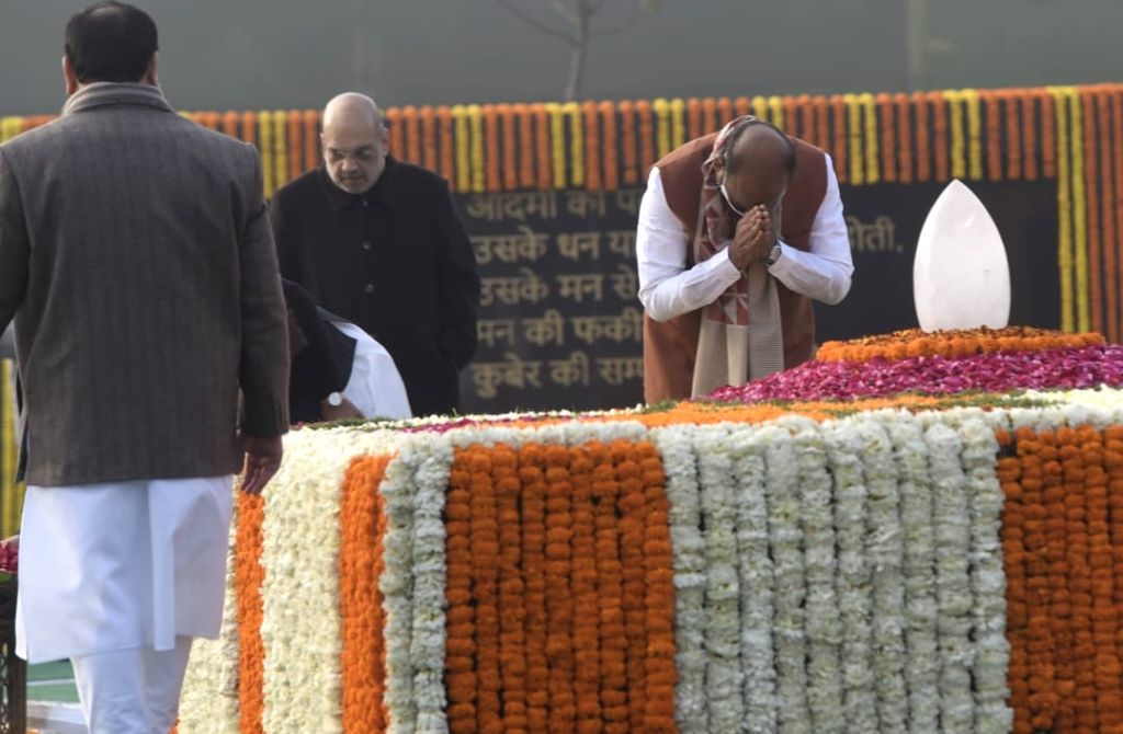 Free photo :Leaders pay floral tributes to Vajpayee on his birth ...