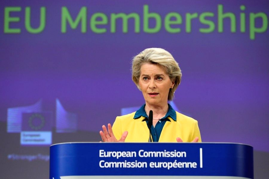 European Commission President Ursula von der Leyen attends a press ...