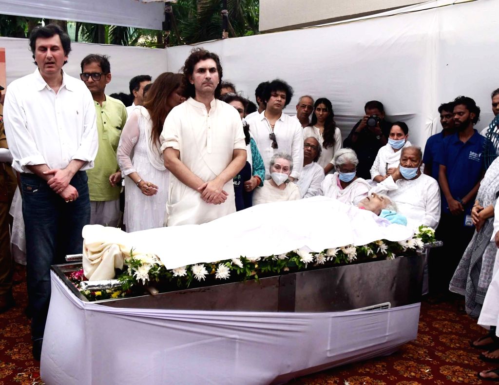 : Mumbai: Last rites of eminent Santoor player Pandit Shivkumar Sharma