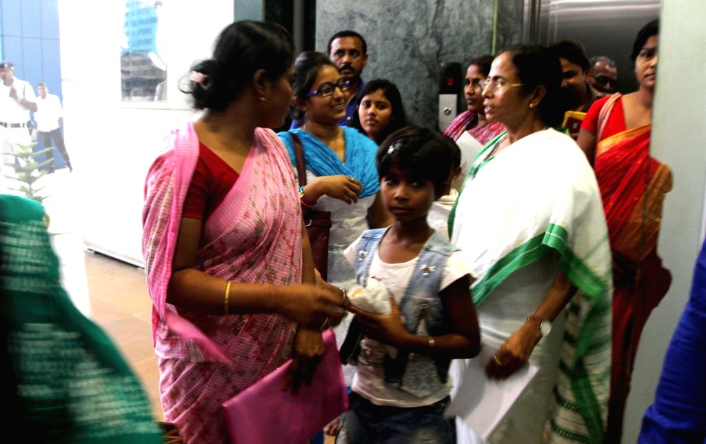 Family members of Khokon Sikdar, Samar Tikadar meet Mamata Banerjee