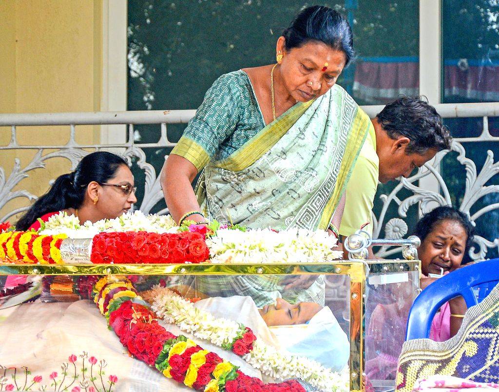 Family Mourns Death of Stampede Victim Divyanshi in Bengaluru