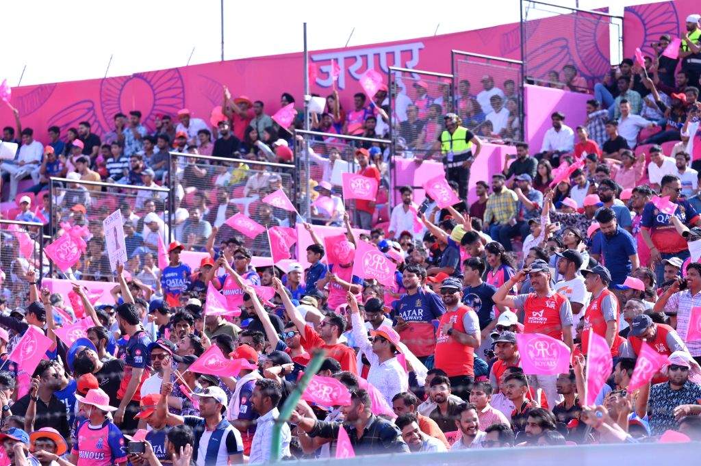 Fans Cheer During RR vs RCB Match – IPL 2025