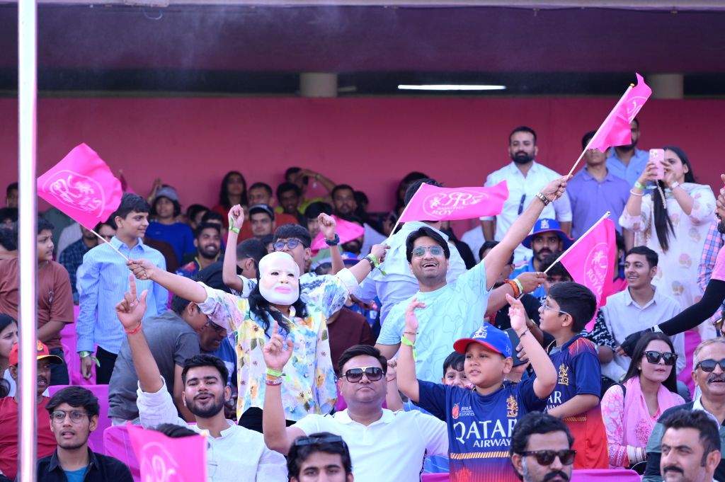 Fans Cheer During RR vs RCB Match – IPL 2025