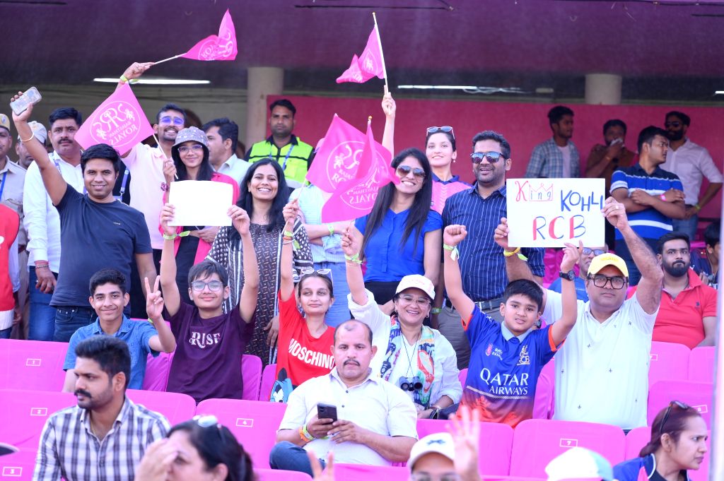 Fans Cheer During RR vs RCB Match – IPL 2025