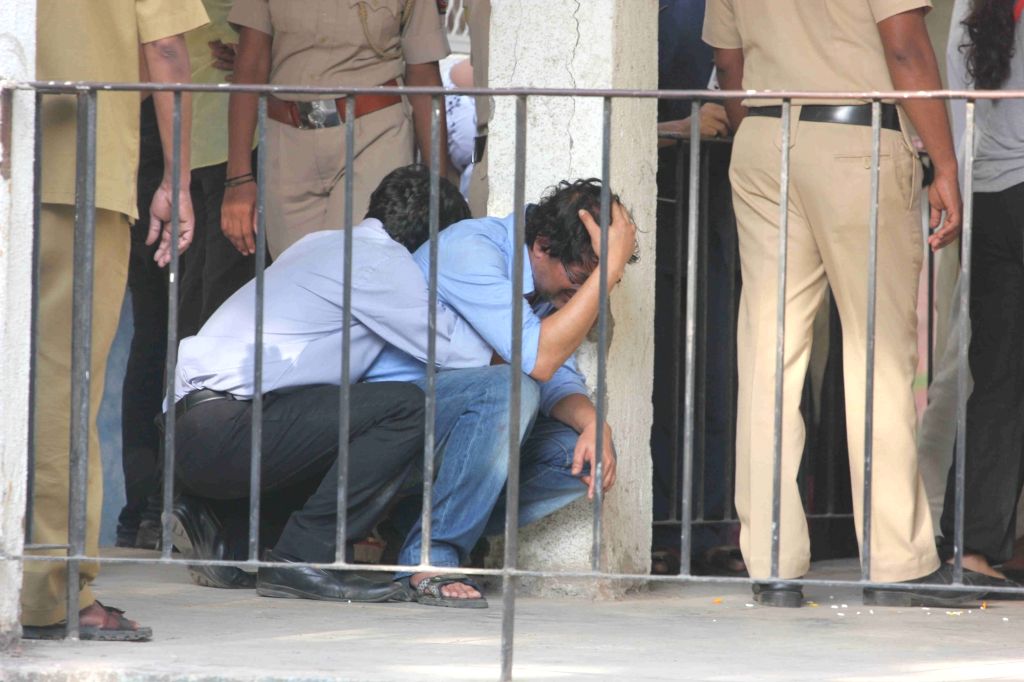 Celebs pay last respects to Pratyusha Banerjee