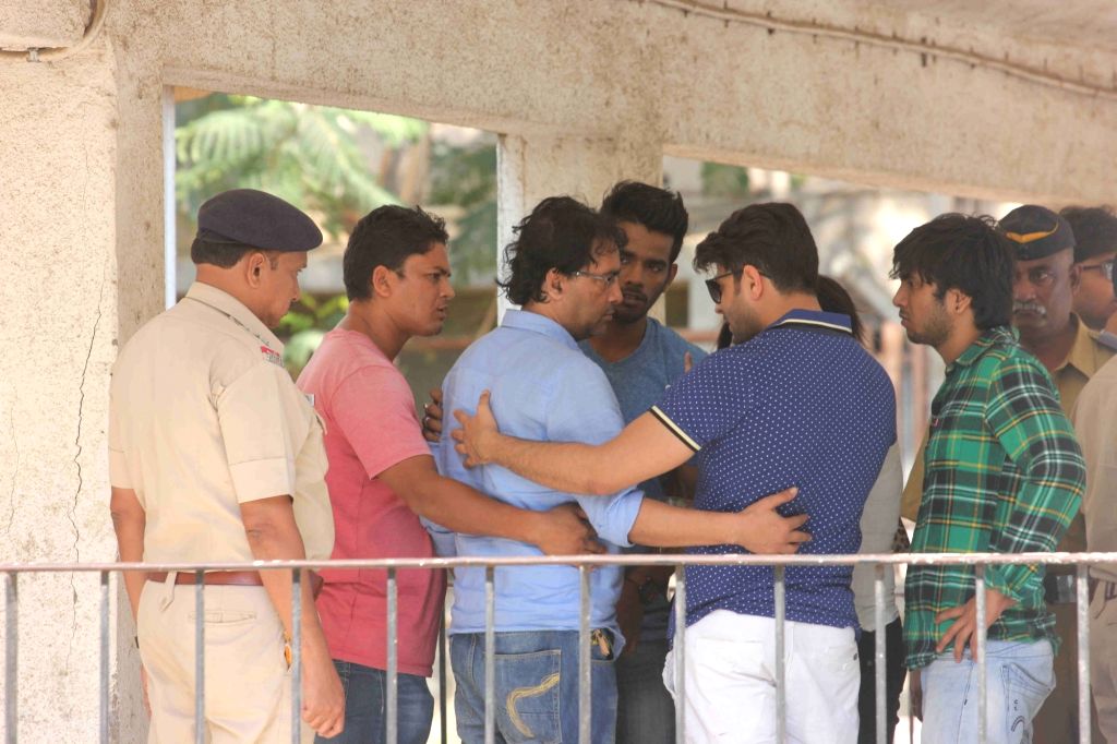 Celebs pay last respects to Pratyusha Banerjee