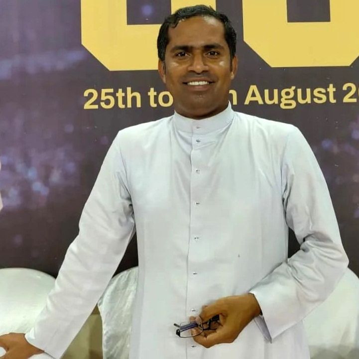 Free photo :Father Roy Joseph Vadakkan, Catholic priest Juggles between ...