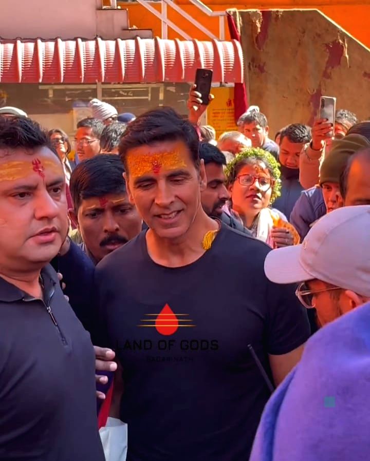 Free Photo :Film actor Akshay Kumar visited Badrinath Dham
