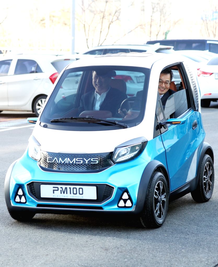 Finance minister test-drives electric car