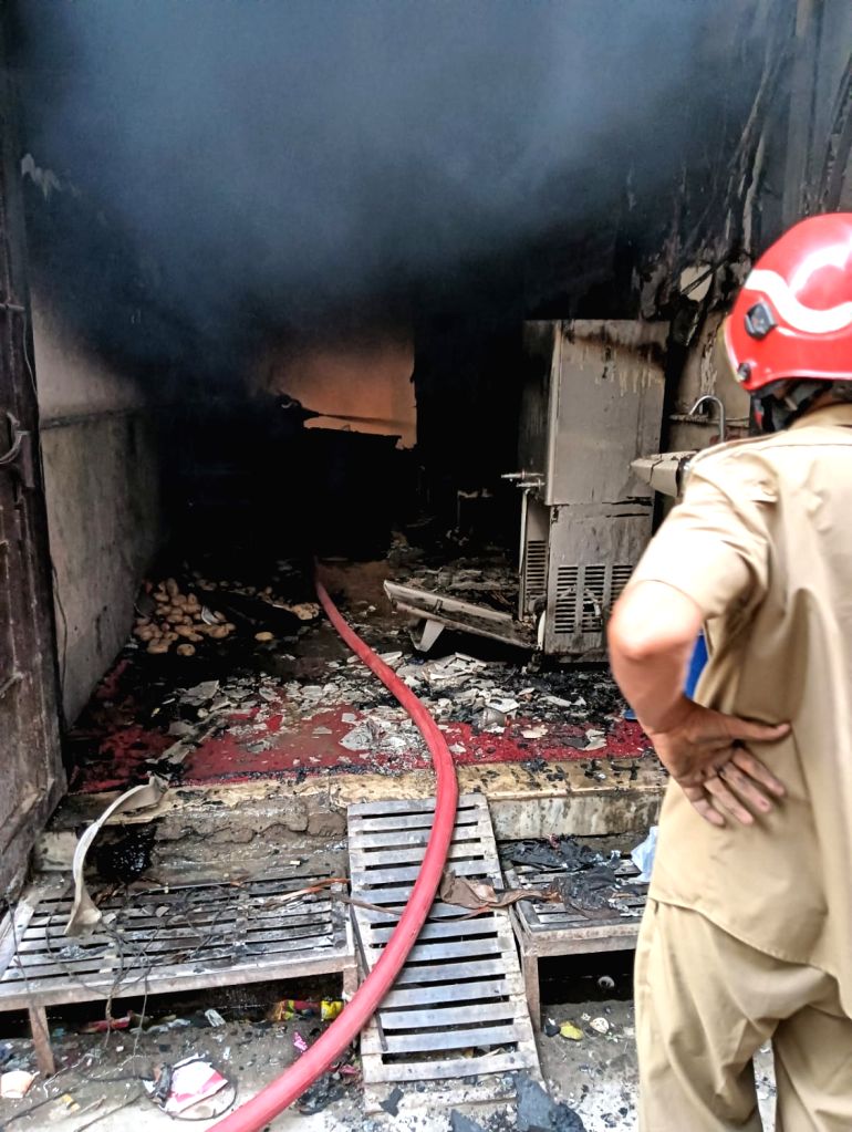 Fire breaks out in Delhi madarsa, 17 fire tenders rushed to the spot
