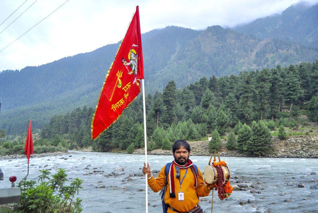 First Batch of Amarnath Yatra Pilgrims Begins Journey from Pahalgam