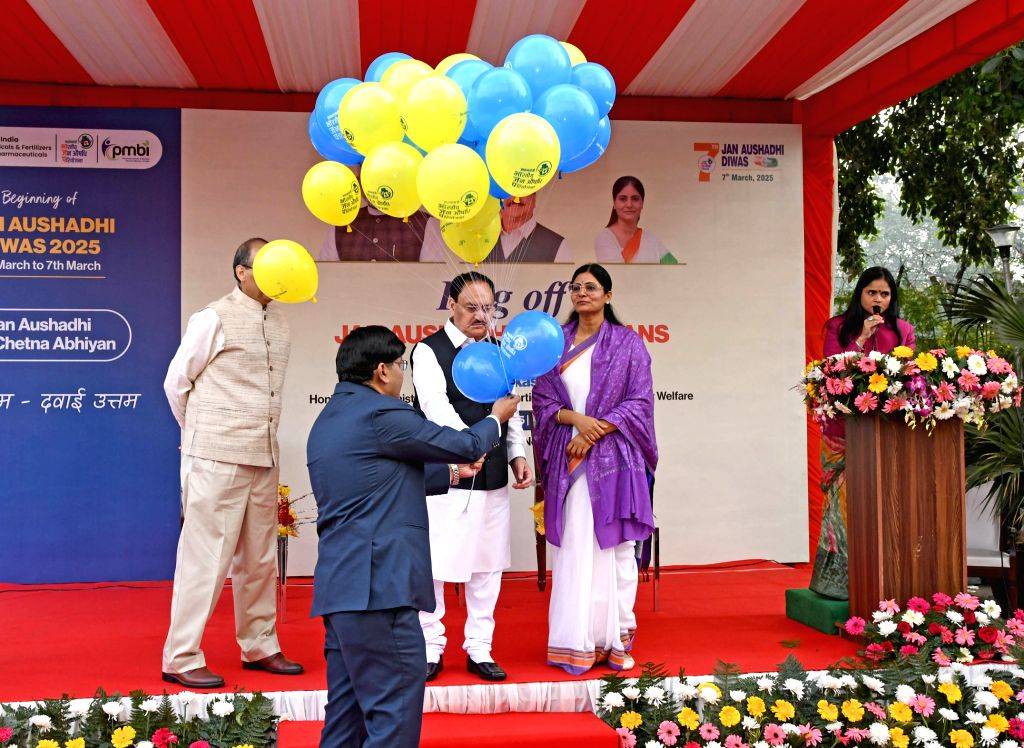 Flagging off ceremony of Janaushadhi Rath & Vans