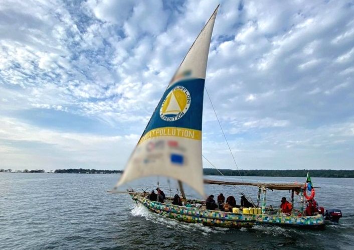 Free Photo'Flipflopi' set for voyage to map impact of plastic pollution