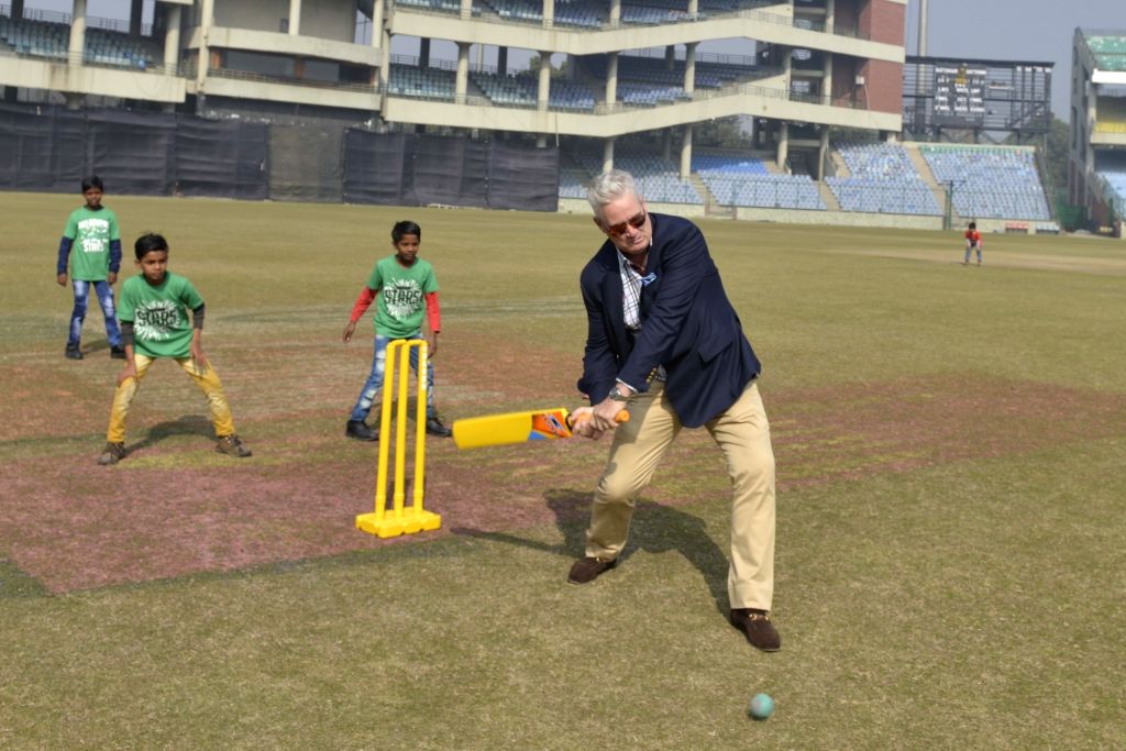 Dean Jones, Bishan Singh Bedi play with children at Feroz Shah Kotla
