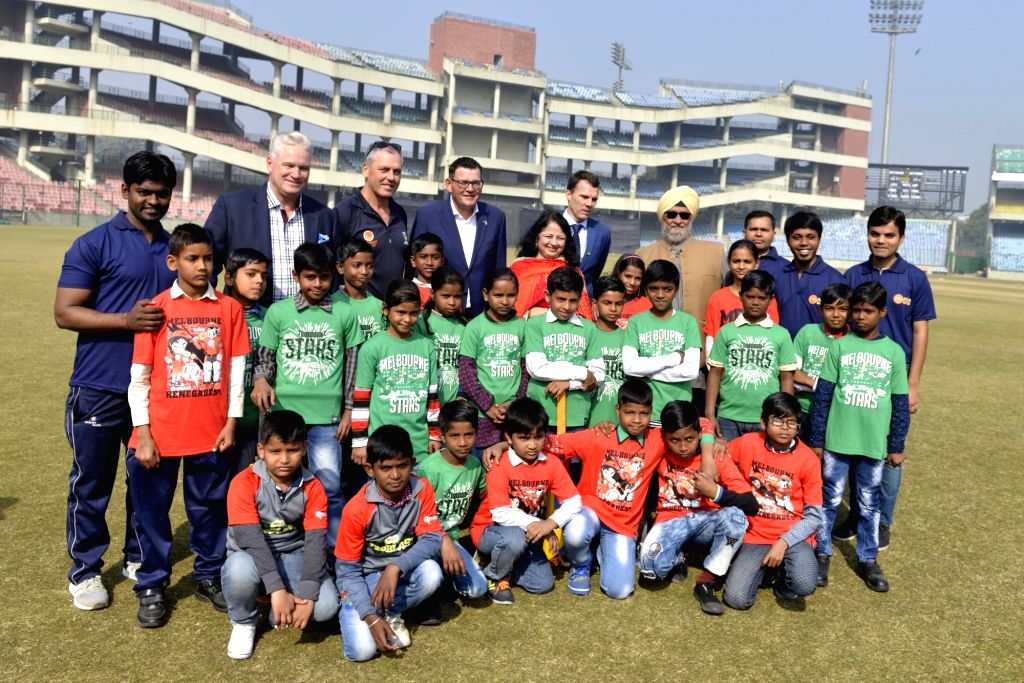 Dean Jones, Bishan Singh Bedi play with children at Feroz Shah Kotla