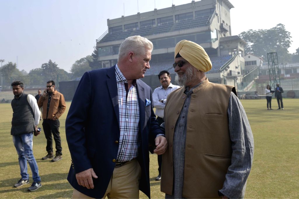 Dean Jones, Bishan Singh Bedi play with children at Feroz Shah Kotla