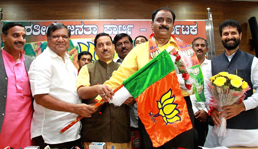 Shankar Bidari joins BJP