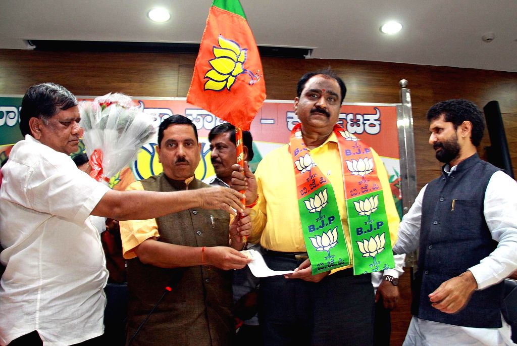 Shankar Bidari joins BJP