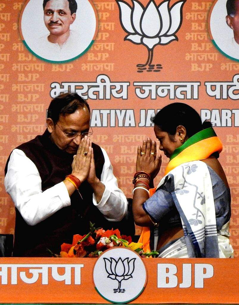 Former BJD Rajya Sabha MP Mamta Mohanta joins the BJP at the BJP ...