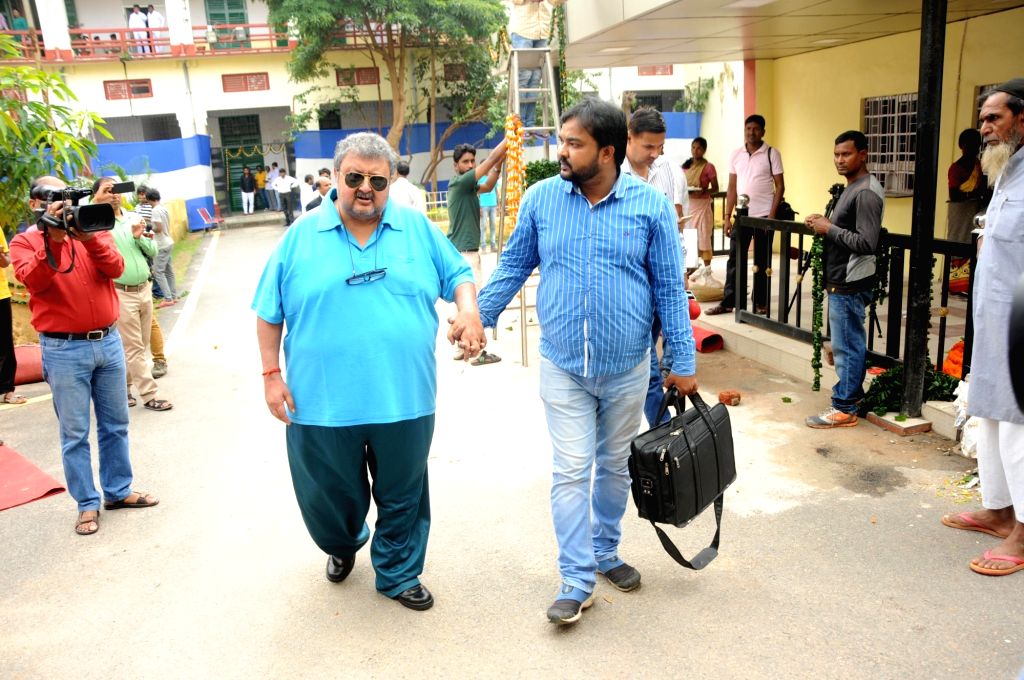 Sajal Chakraborty appears before special CBI court