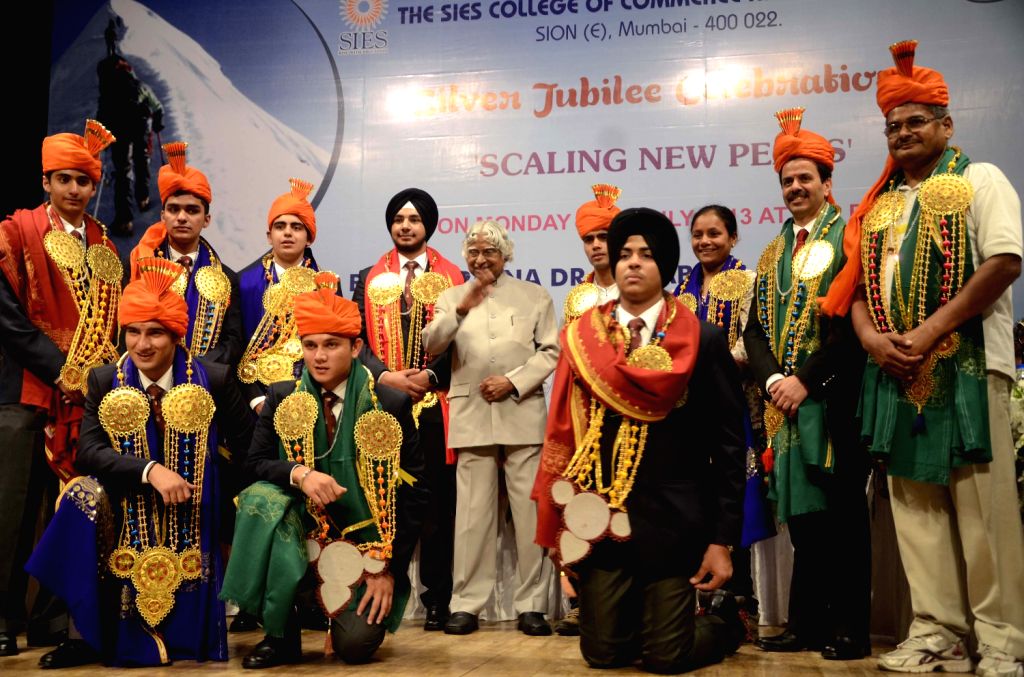 Former President Dr APJ Abdul Kalam felicitating 8 students