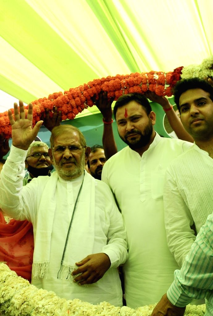 Former Union minister Sharad Yadav with RJD leader Tejashwi Yadav