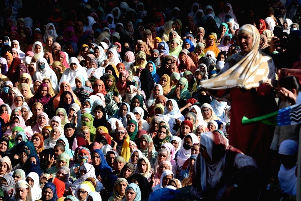 Free Photo : Hazratbal shrine