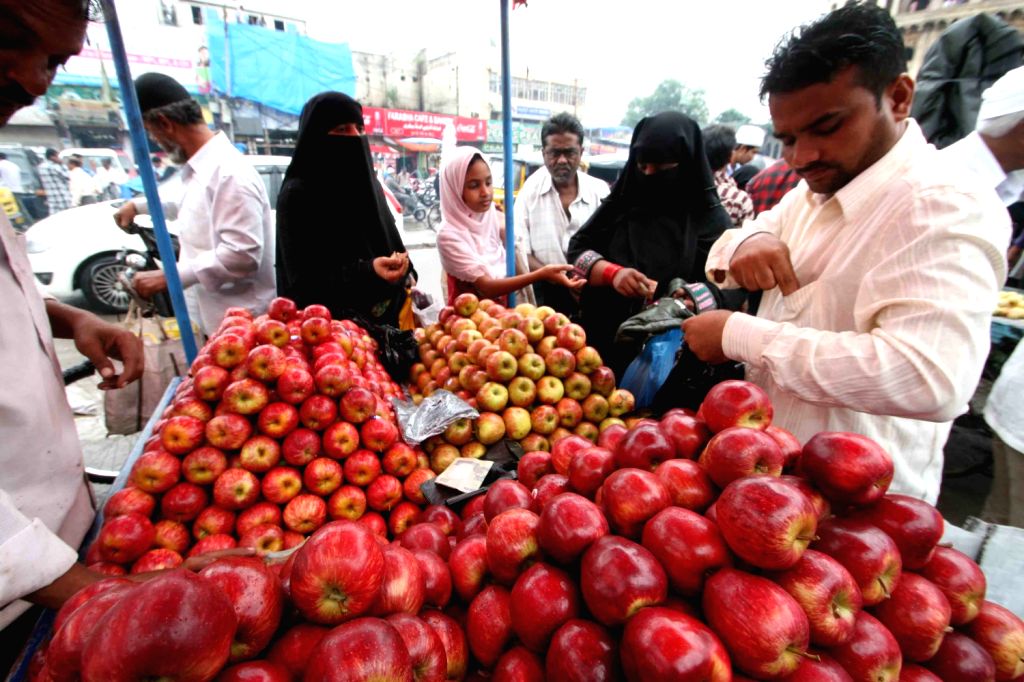 Fruits in demand for breaking Ramzan Fast