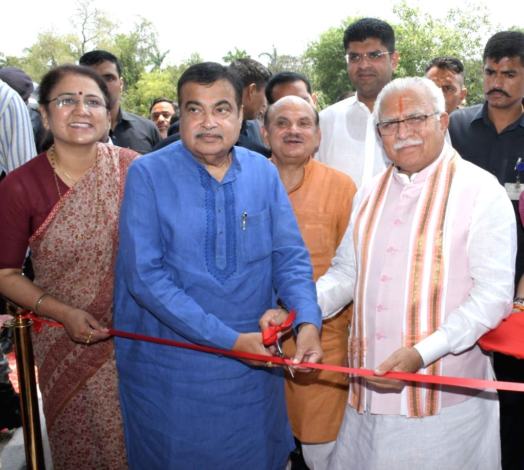 Free Photo : Gadkari dedicates 11 flyovers on eight-lane highway from ...
