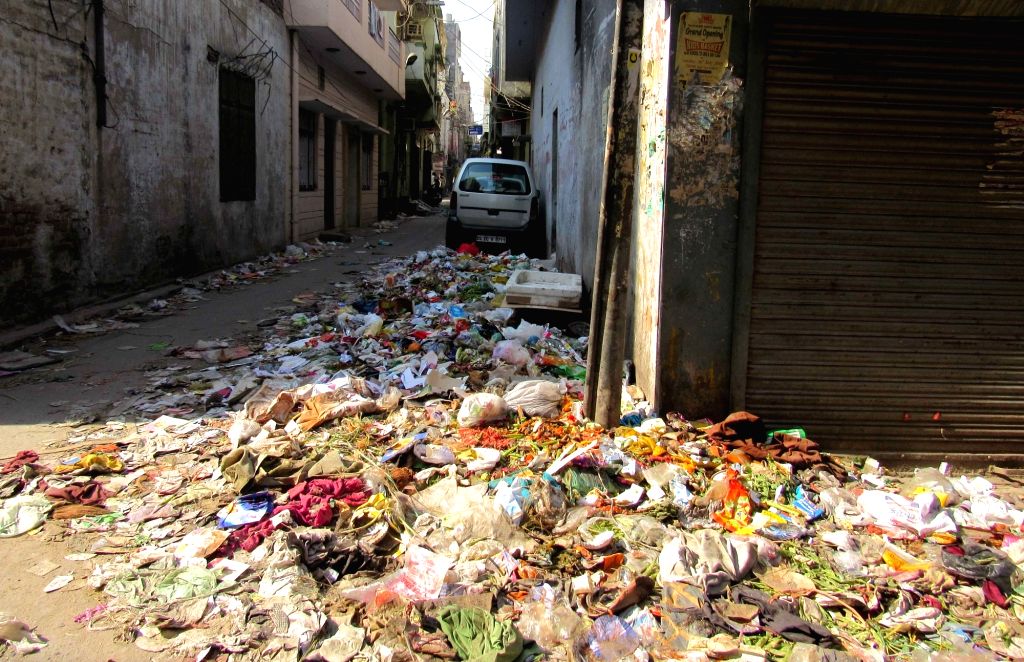 Sanitary workers continue protests in Delhi